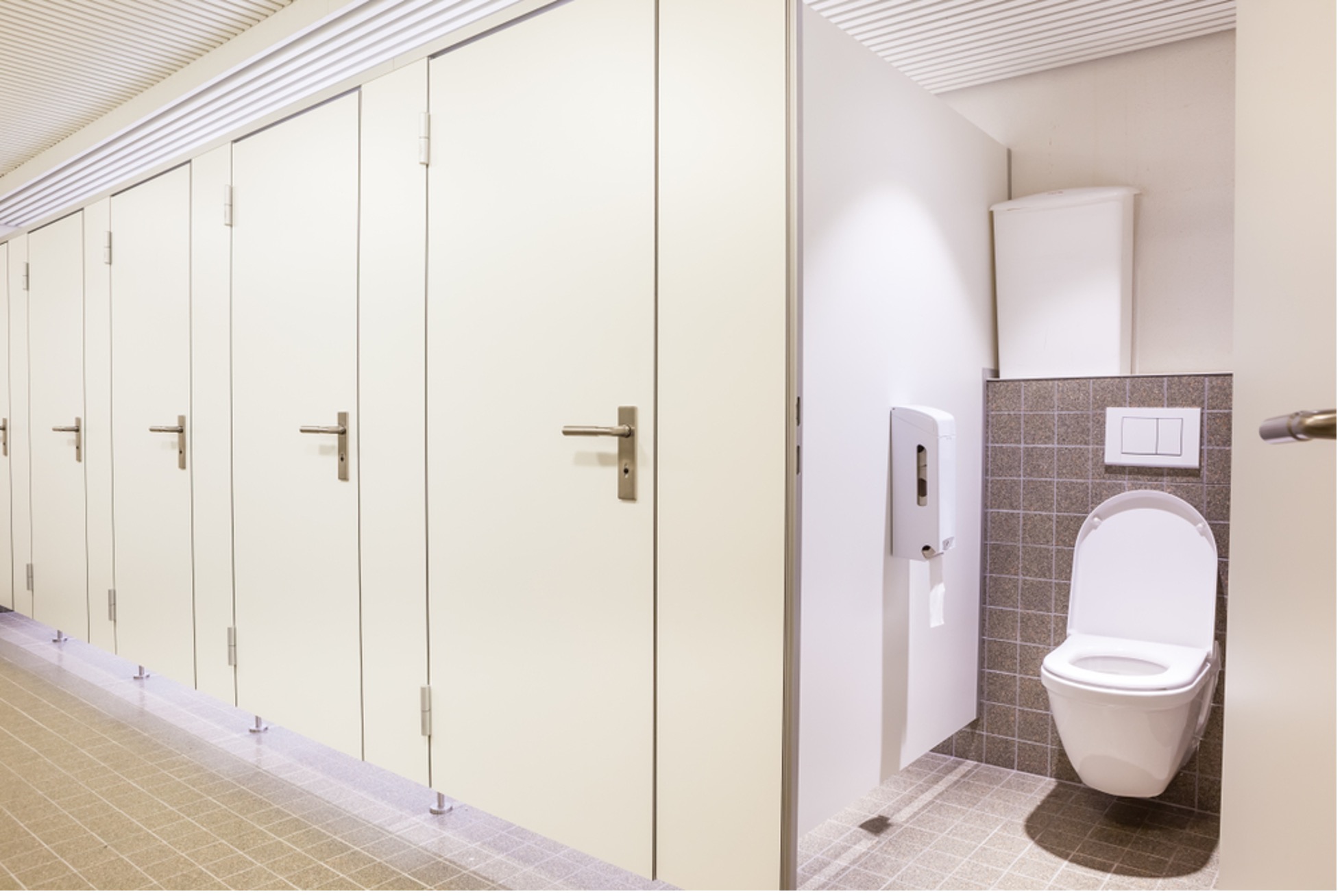 5 Benefits of Hiring Professional Commercial Toilet Installers